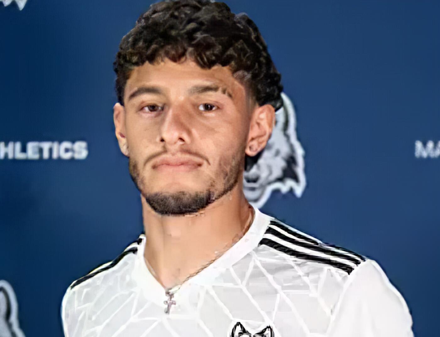 JOHAN LÓPEZ: ¡EL GUERRERO LATINO QUE CONQUISTA LA CANCHA CON CORAZÓN Y ...